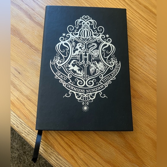 Warner Bros. | Office | Nwot Harry Potter Hogwarts Crest Journal Diary ...